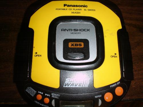 Amazon.com : Panasonic Shockwave Portable Compact Disc Player, SL-SW405 ...